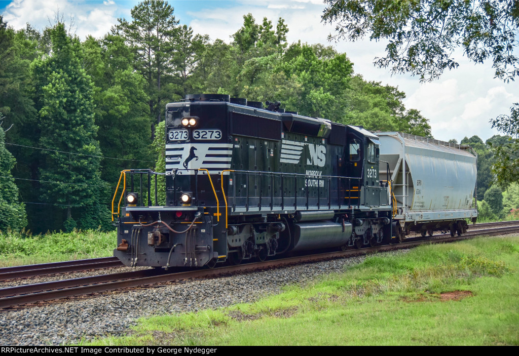 NS 3273 / SD40-2 special delivery........